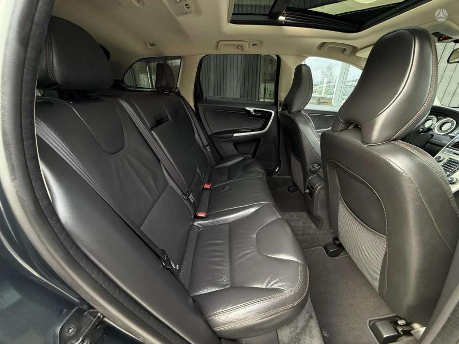 Blue Volvo XC60 2011 in Siauliai, with an engine capacity of 2.40 L and mileage of 285 thousand km for 11950 €, photo 27 on AUTOMOTO.COM.LV