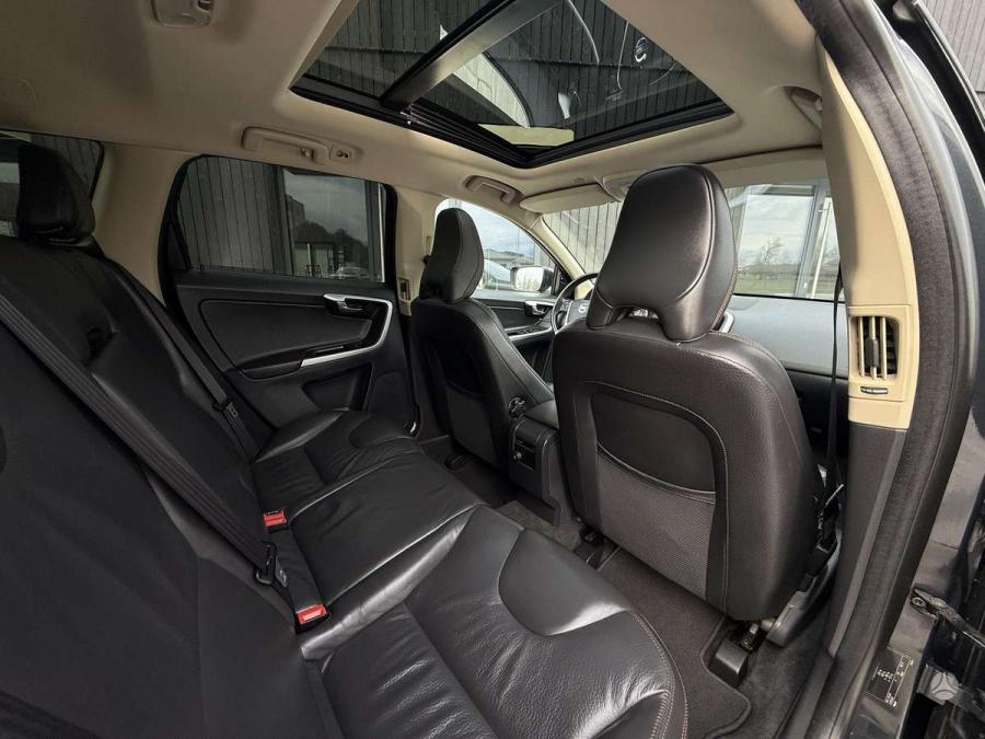 Blue Volvo XC60 2011 in Siauliai, with an engine capacity of 2.40 L and mileage of 285 thousand km for 11950 €, photo 28 on AUTOMOTO.COM.LV
