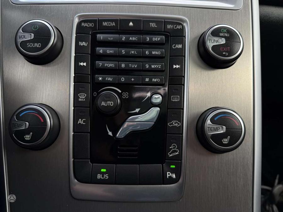 Blue Volvo XC60 2011 in Siauliai, with an engine capacity of 2.40 L and mileage of 285 thousand km for 11950 €, photo 35 on AUTOMOTO.COM.LV