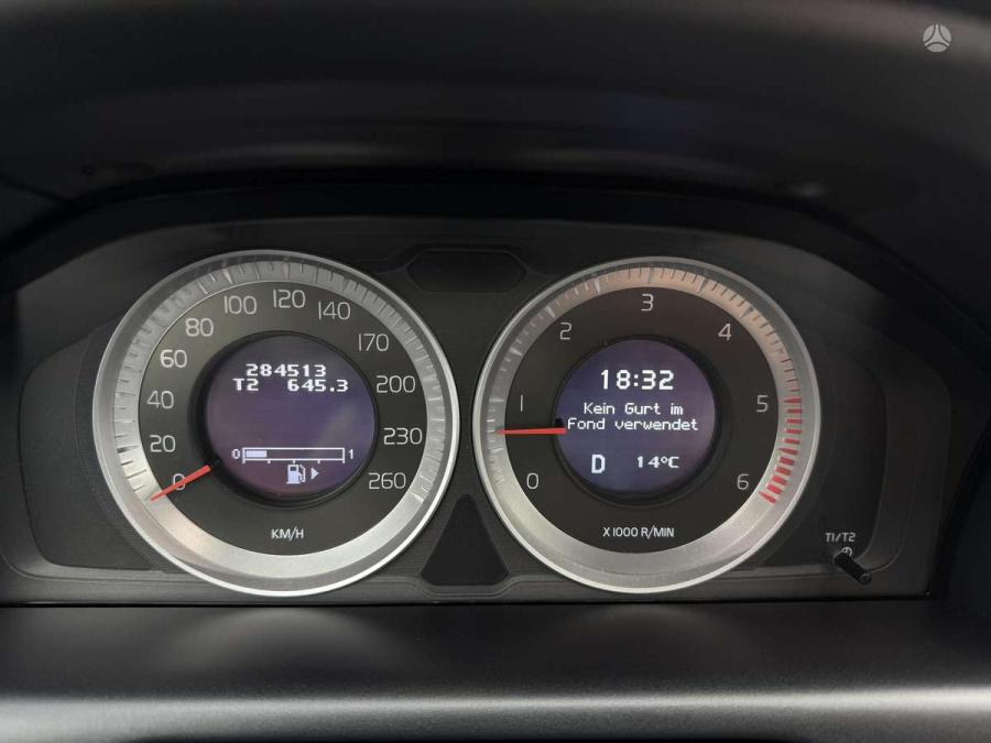 Blue Volvo XC60 2011 in Siauliai, with an engine capacity of 2.40 L and mileage of 285 thousand km for 11950 €, photo 36 on AUTOMOTO.COM.LV