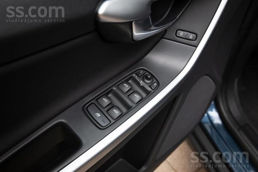 Zils Volvo XC60 2011 Tukums, ar dzinēja tilpumu 2.40 L un nobraukumu 253 tūkst. km par 9390 €, foto 10 vietnē AUTOMOTO.COM.LV