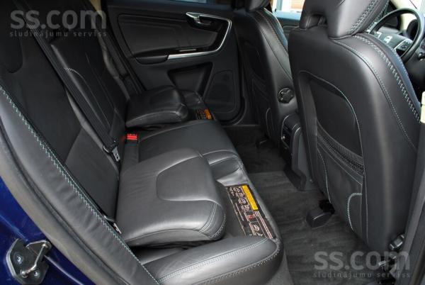 Zils Volvo XC60 2011 Tukums, ar dzinēja tilpumu 2.40 L un nobraukumu 235 tūkst. km par 9300 €, foto 9 vietnē AUTOMOTO.COM.LV