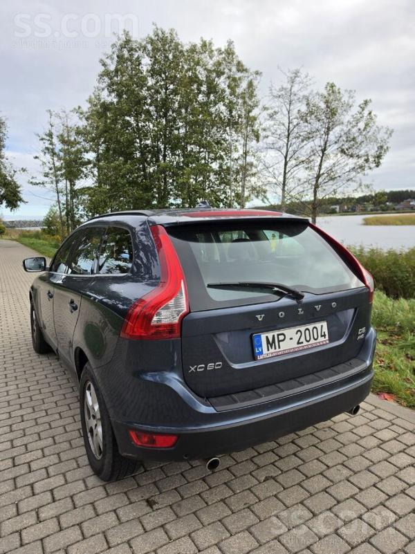 Zils Volvo XC60 2011 Jūrmala, ar dzinēja tilpumu 2.40 L un nobraukumu 306 tūkst. km par 7700 €, foto 3 vietnē AUTOMOTO.COM.LV