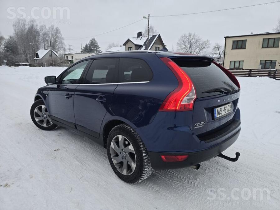 Blue Volvo XC60 2012 in Riga, with an engine capacity of 2.00 L and mileage of 393 thousand km for 6990 €, photo 5 on AUTOMOTO.COM.LV