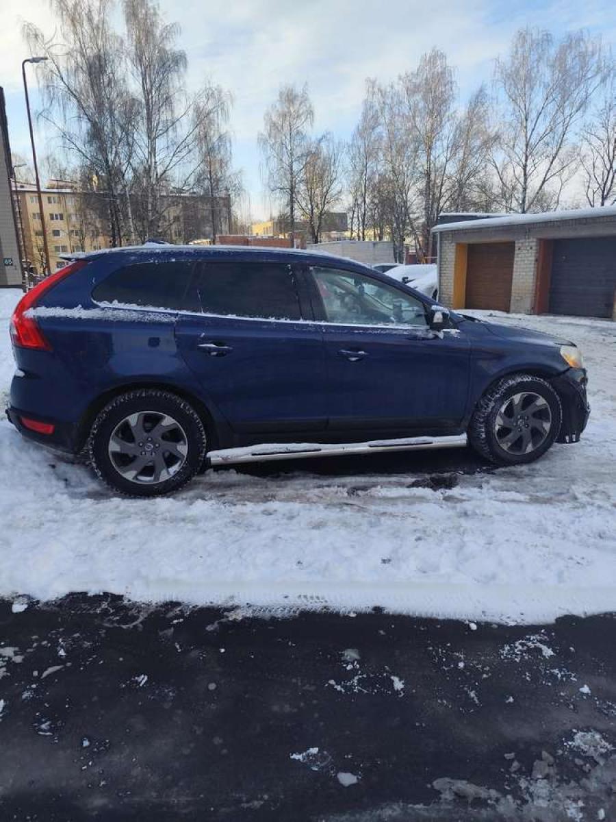 Zils Volvo XC60 2012 Nemenčinė, ar dzinēja tilpumu 2.40 L un nobraukumu 300 tūkst. km par 7500 €, foto 1 vietnē AUTOMOTO.COM.LV