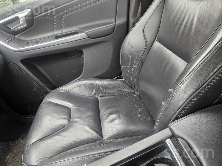 Zils Volvo XC60 2012 Valmiera, ar dzinēja tilpumu 2.00 L un nobraukumu 368 tūkst. km par 6550 €, foto 9 vietnē AUTOMOTO.COM.LV