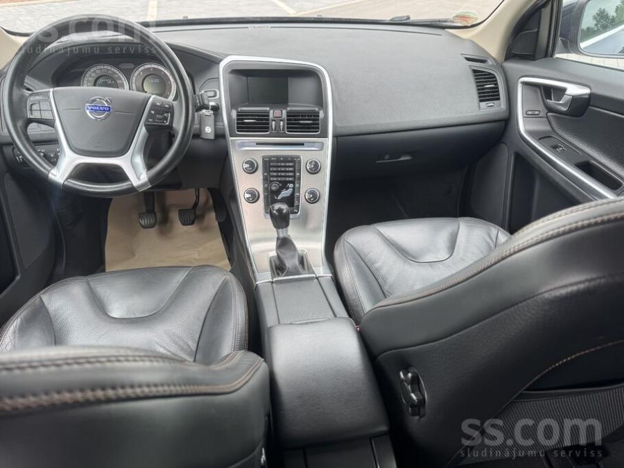 Blue Volvo XC60 2012 in Jelgava, with an engine capacity of 2.40 L and mileage of 0 thousand km for 9990 €, photo 10 on AUTOMOTO.COM.LV