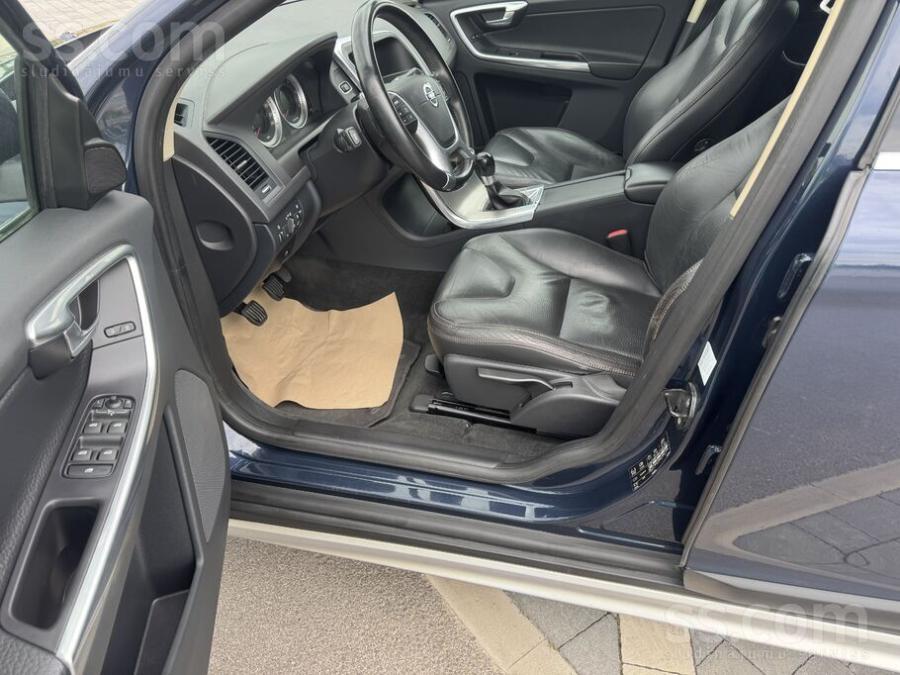 Blue Volvo XC60 2012 in Jelgava, with an engine capacity of 2.40 L and mileage of 0 thousand km for 9990 €, photo 11 on AUTOMOTO.COM.LV