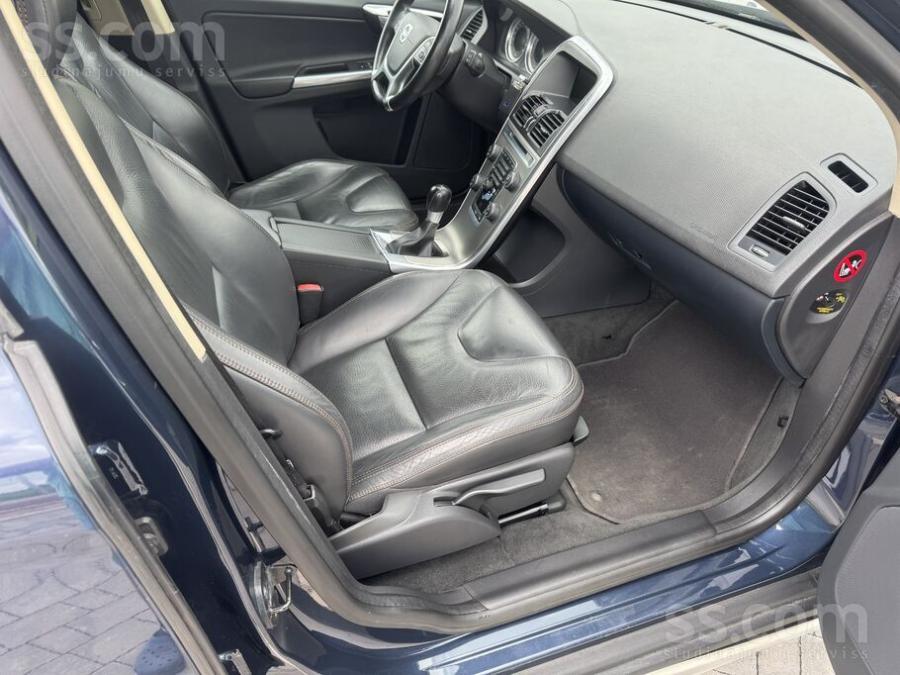 Blue Volvo XC60 2012 in Jelgava, with an engine capacity of 2.40 L and mileage of 0 thousand km for 9990 €, photo 12 on AUTOMOTO.COM.LV