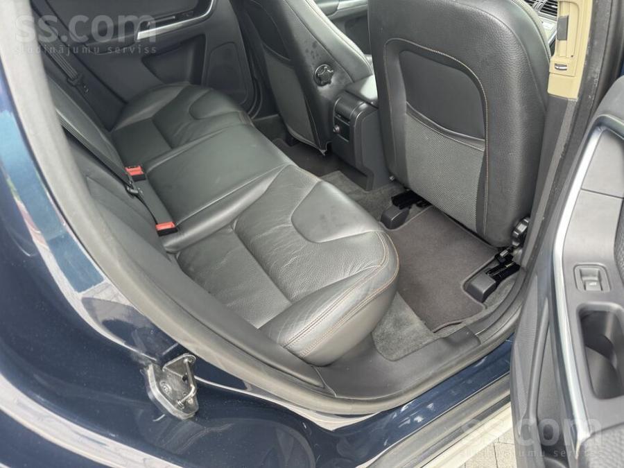 Blue Volvo XC60 2012 in Jelgava, with an engine capacity of 2.40 L and mileage of 0 thousand km for 9990 €, photo 13 on AUTOMOTO.COM.LV