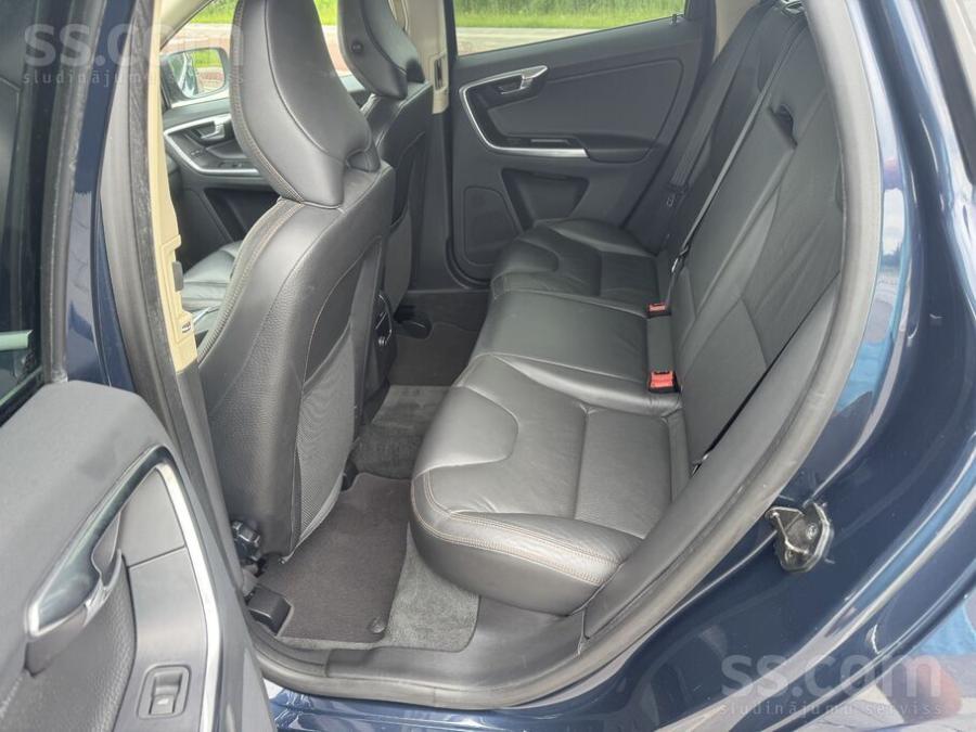Blue Volvo XC60 2012 in Jelgava, with an engine capacity of 2.40 L and mileage of 0 thousand km for 9990 €, photo 14 on AUTOMOTO.COM.LV