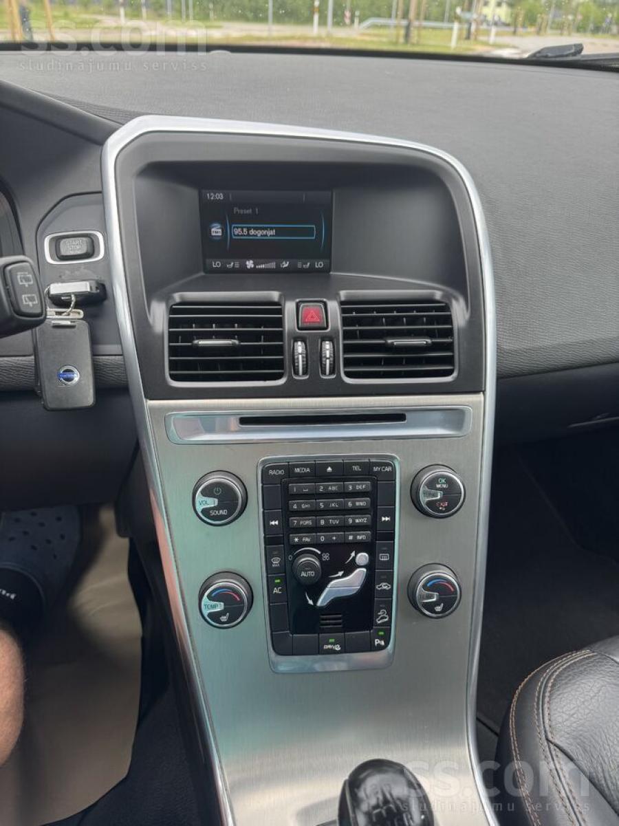 Blue Volvo XC60 2012 in Jelgava, with an engine capacity of 2.40 L and mileage of 0 thousand km for 9990 €, photo 18 on AUTOMOTO.COM.LV