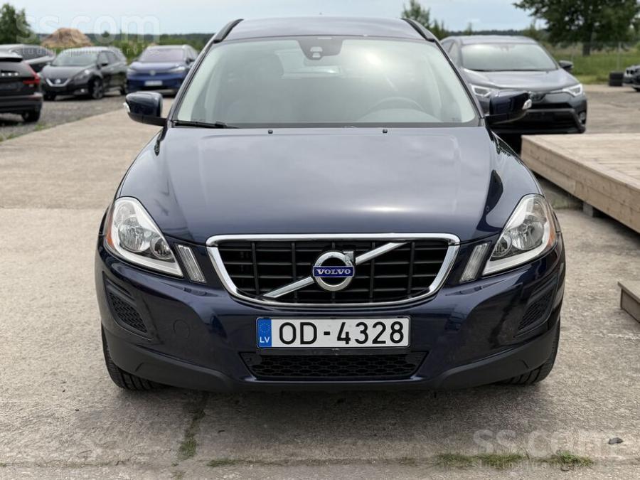 Zils Volvo XC60 2012 Rīga, ar dzinēja tilpumu 2.40 L un nobraukumu 309 tūkst. km par 8750 €, foto 3 vietnē AUTOMOTO.COM.LV