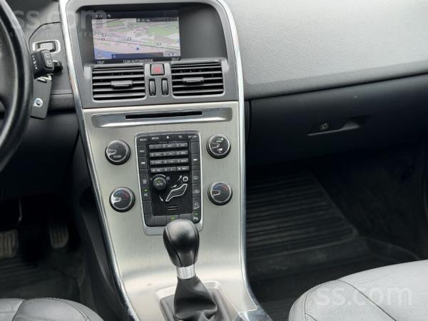 Zils Volvo XC60 2012 Rīga, ar dzinēja tilpumu 2.40 L un nobraukumu 309 tūkst. km par 8750 €, foto 7 vietnē AUTOMOTO.COM.LV