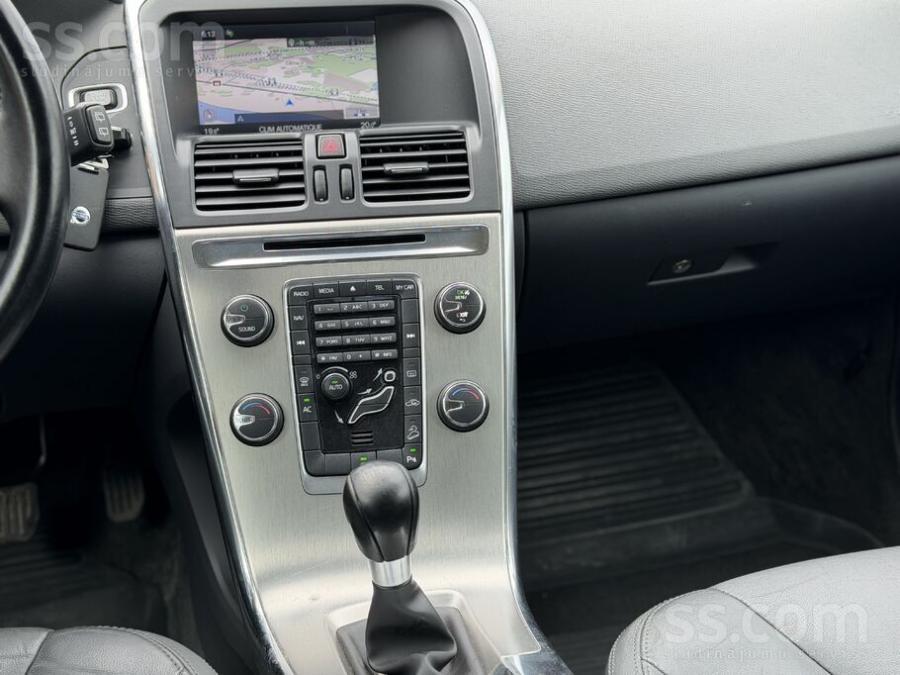 Zils Volvo XC60 2012 Rīga, ar dzinēja tilpumu 2.40 L un nobraukumu 309 tūkst. km par 8750 €, foto 8 vietnē AUTOMOTO.COM.LV