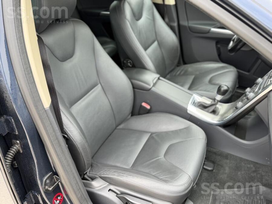 Zils Volvo XC60 2012 Rīga, ar dzinēja tilpumu 2.40 L un nobraukumu 309 tūkst. km par 8750 €, foto 12 vietnē AUTOMOTO.COM.LV