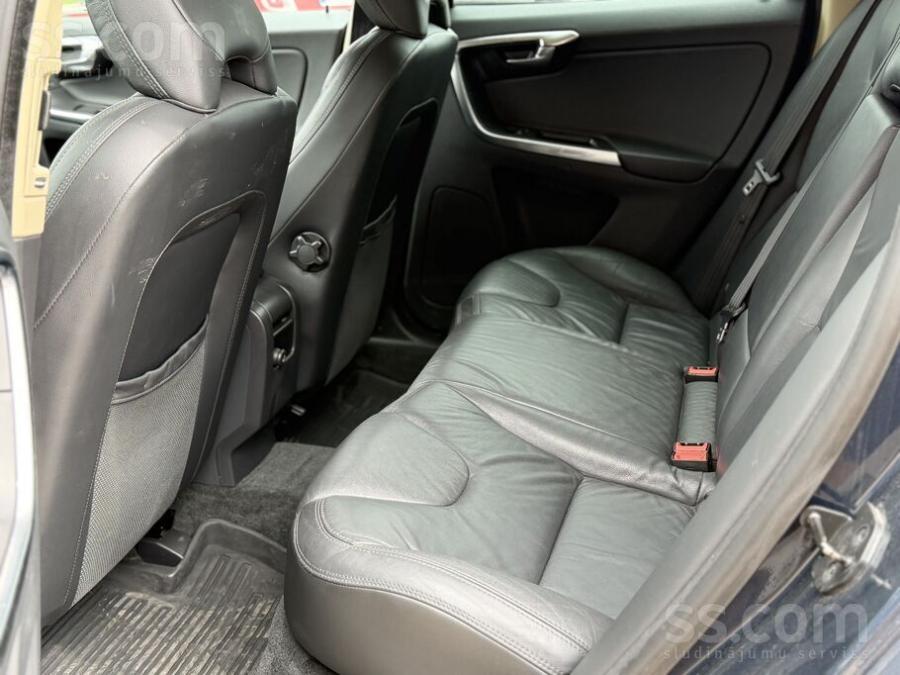 Zils Volvo XC60 2012 Rīga, ar dzinēja tilpumu 2.40 L un nobraukumu 309 tūkst. km par 8750 €, foto 13 vietnē AUTOMOTO.COM.LV