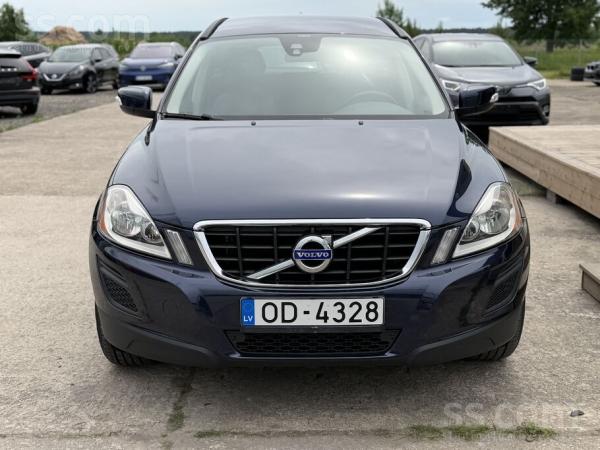 Blue Volvo XC60 2012 in Riga, with an engine capacity of 2.40 L and mileage of 309 thousand km for 8750 €, photo 2 on AUTOMOTO.COM.LV