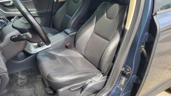 Zils Volvo XC60 2012 Rīga, ar dzinēja tilpumu 2.40 L un nobraukumu 309 tūkst. km par 8990 €, foto 2 vietnē AUTOMOTO.COM.LV