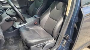 Blue Volvo XC60 2012 in Riga, with an engine capacity of 2.40 L and mileage of 309 thousand km for 8990 €, photo 3 on AUTOMOTO.COM.LV