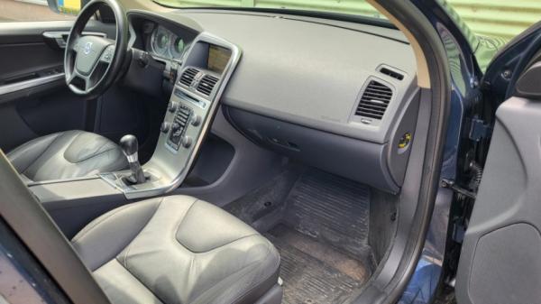 Zils Volvo XC60 2012 Rīga, ar dzinēja tilpumu 2.40 L un nobraukumu 309 tūkst. km par 8990 €, foto 4 vietnē AUTOMOTO.COM.LV