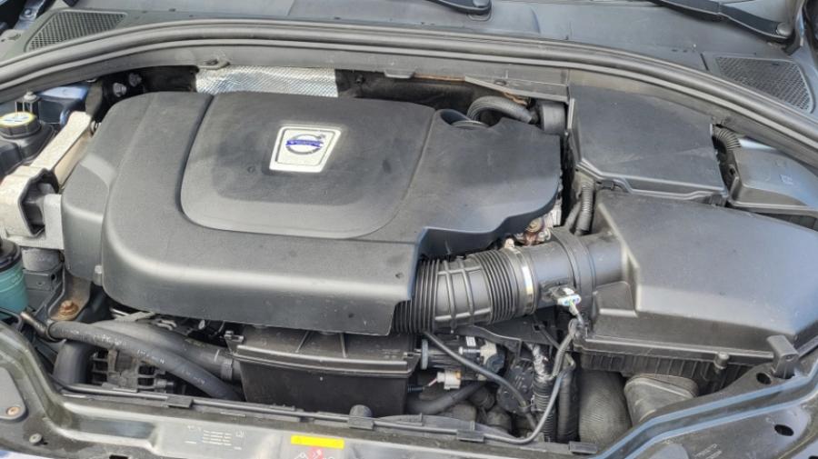 Blue Volvo XC60 2012 in Riga, with an engine capacity of 2.40 L and mileage of 309 thousand km for 8990 €, photo 15 on AUTOMOTO.COM.LV