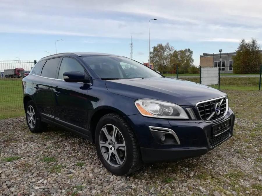 Blue Volvo XC60 2012 in Saldus, with an engine capacity of 2.40 L and mileage of 252 thousand km for 9700 €, photo 4 on AUTOMOTO.COM.LV