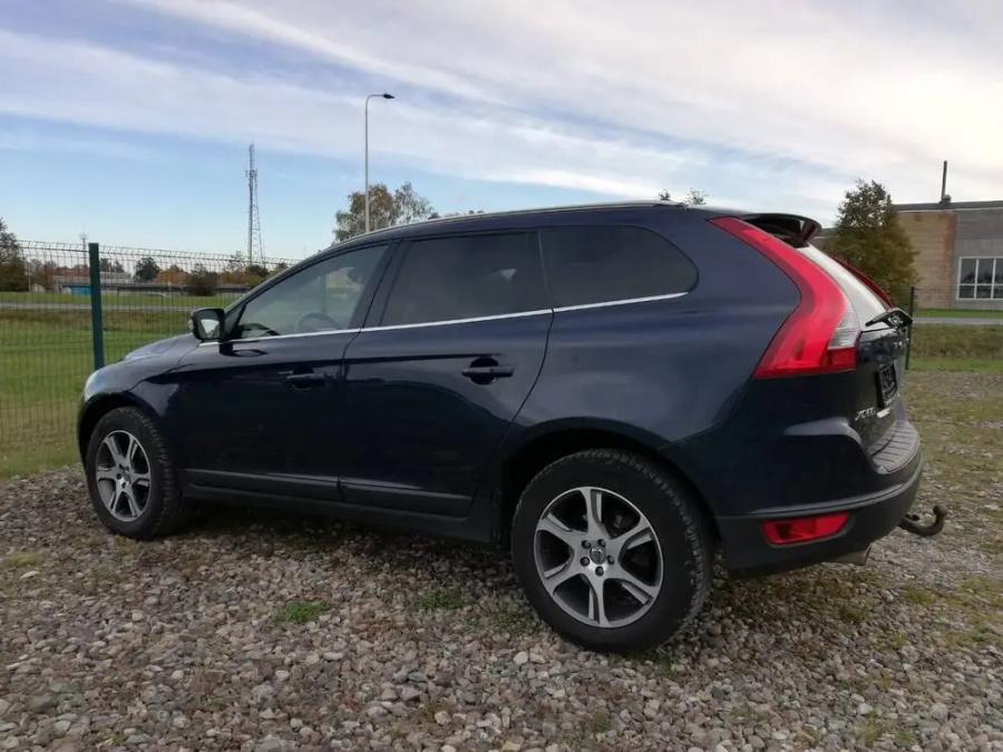 Blue Volvo XC60 2012 in Saldus, with an engine capacity of 2.40 L and mileage of 252 thousand km for 9700 €, photo 5 on AUTOMOTO.COM.LV