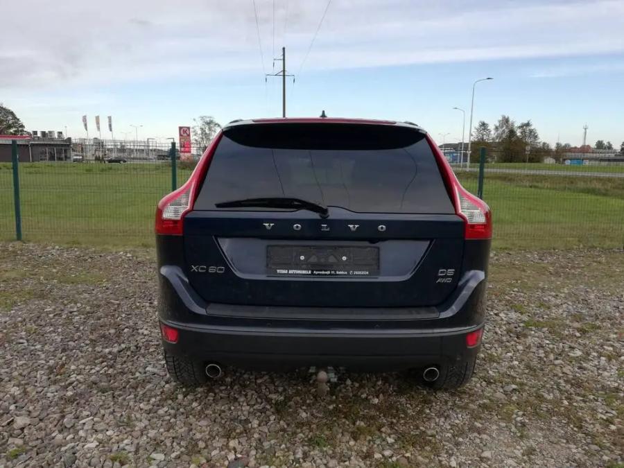 Blue Volvo XC60 2012 in Saldus, with an engine capacity of 2.40 L and mileage of 252 thousand km for 9700 €, photo 7 on AUTOMOTO.COM.LV