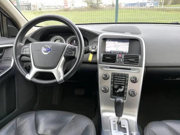 Blue Volvo XC60 2012 in Saldus, with an engine capacity of 2.40 L and mileage of 252 thousand km for 9700 €, photo 7 on AUTOMOTO.COM.LV