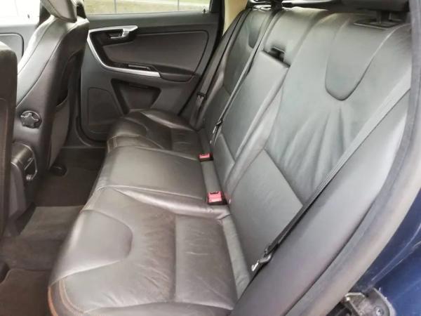 Blue Volvo XC60 2012 in Saldus, with an engine capacity of 2.40 L and mileage of 252 thousand km for 9700 €, photo 8 on AUTOMOTO.COM.LV