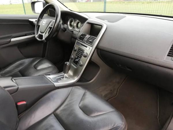 Blue Volvo XC60 2012 in Saldus, with an engine capacity of 2.40 L and mileage of 252 thousand km for 9700 €, photo 10 on AUTOMOTO.COM.LV