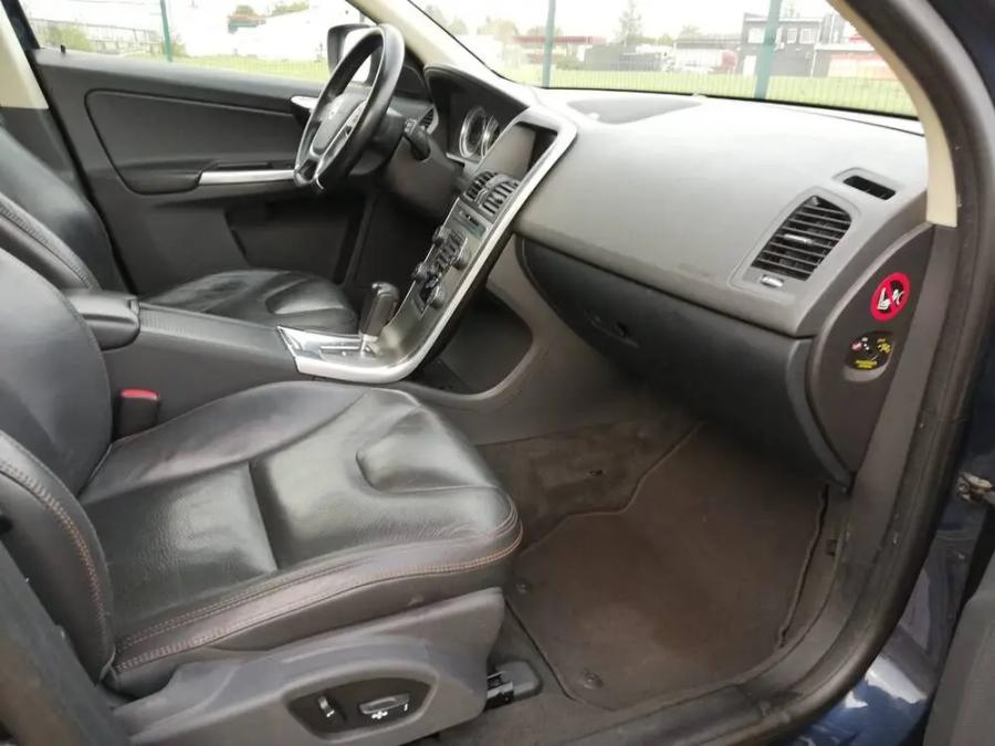 Blue Volvo XC60 2012 in Saldus, with an engine capacity of 2.40 L and mileage of 252 thousand km for 9700 €, photo 12 on AUTOMOTO.COM.LV