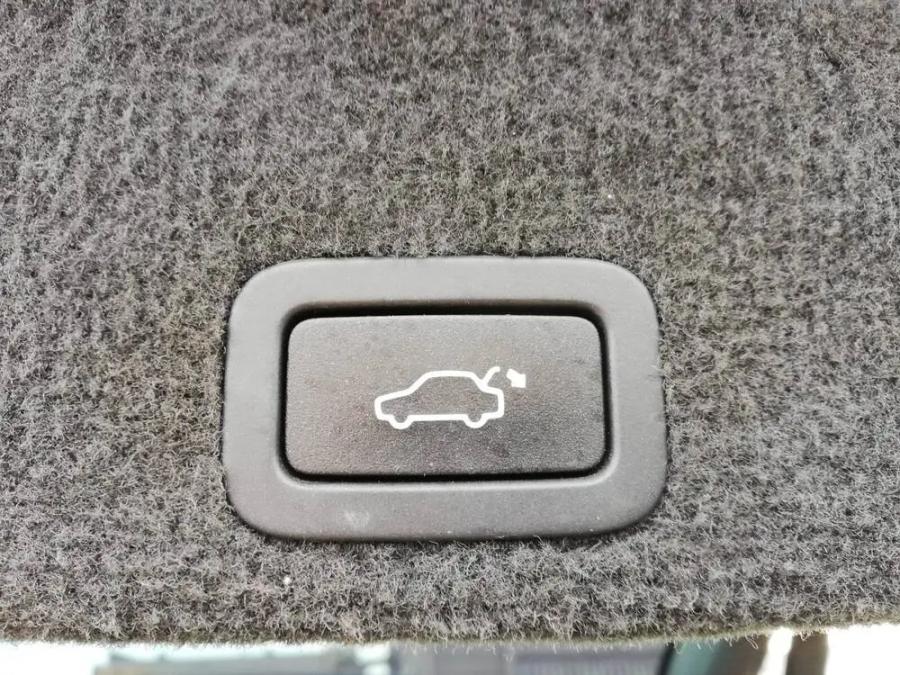 Blue Volvo XC60 2012 in Saldus, with an engine capacity of 2.40 L and mileage of 252 thousand km for 9700 €, photo 16 on AUTOMOTO.COM.LV