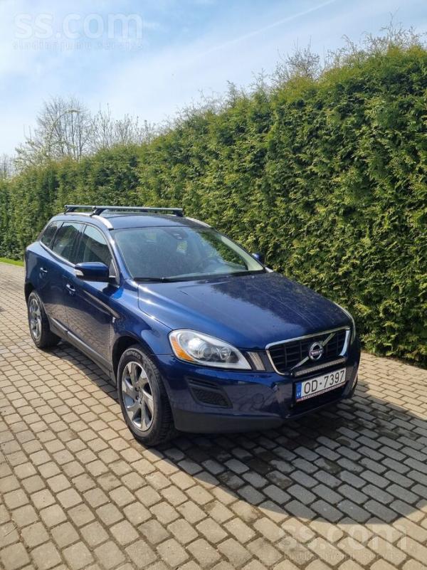 Zils Volvo XC60 2012 Cēsis, ar dzinēja tilpumu 2.00 L un nobraukumu 263 tūkst. km par 9900 €, foto 1 vietnē AUTOMOTO.COM.LV