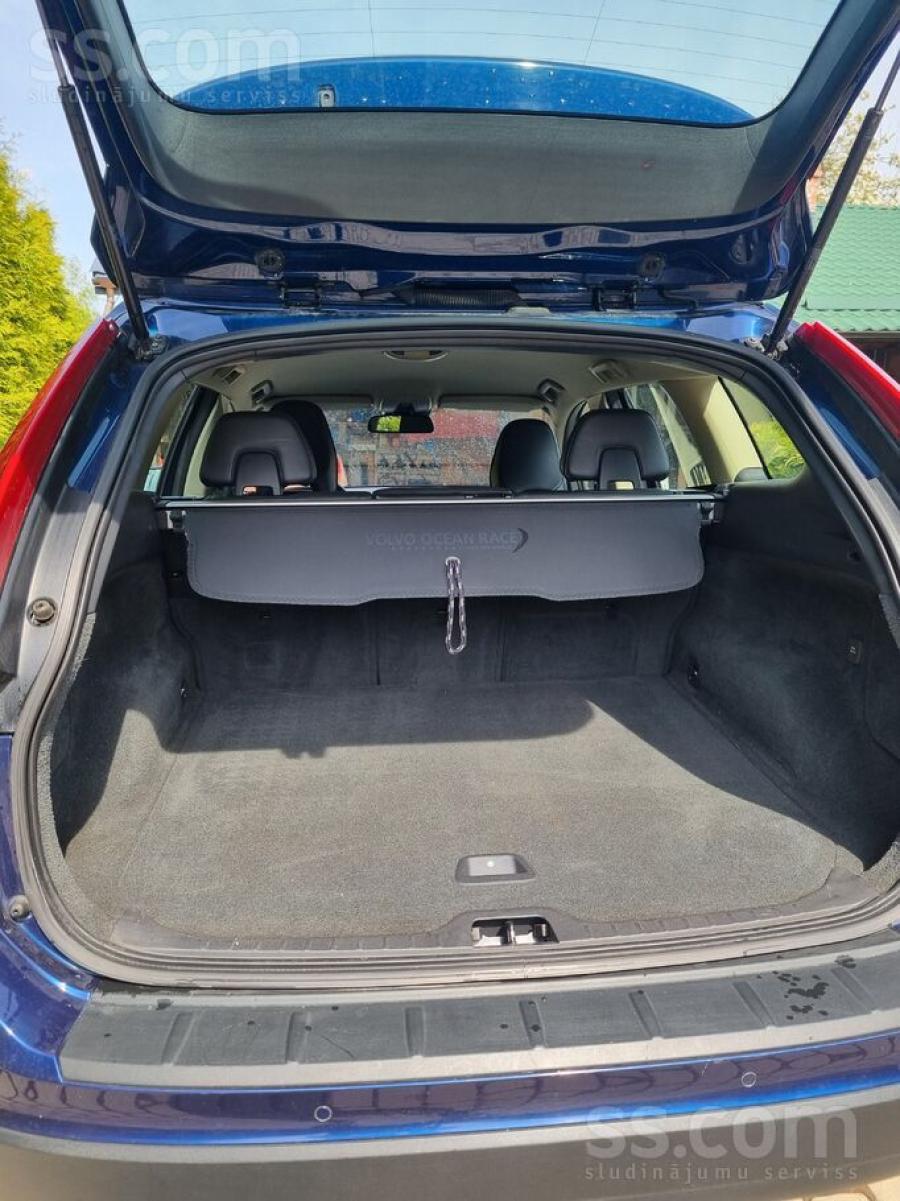 Blue Volvo XC60 2012 in Cesis, with an engine capacity of 2.00 L and mileage of 263 thousand km for 9900 €, photo 8 on AUTOMOTO.COM.LV
