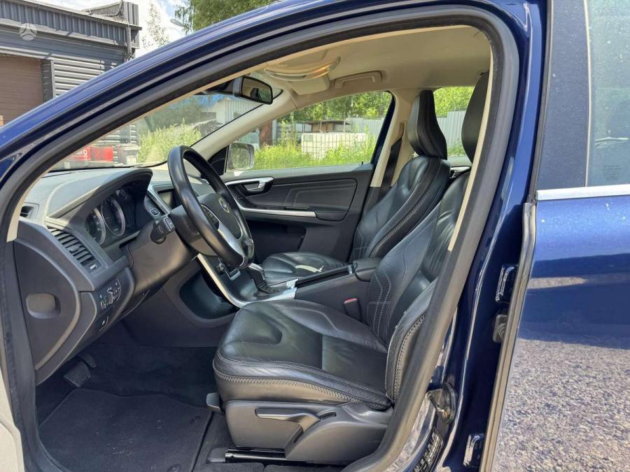 Zils Volvo XC60 2012 Alīta, ar dzinēja tilpumu 2.00 L un nobraukumu 291 tūkst. km par 8450 €, foto 7 vietnē AUTOMOTO.COM.LV