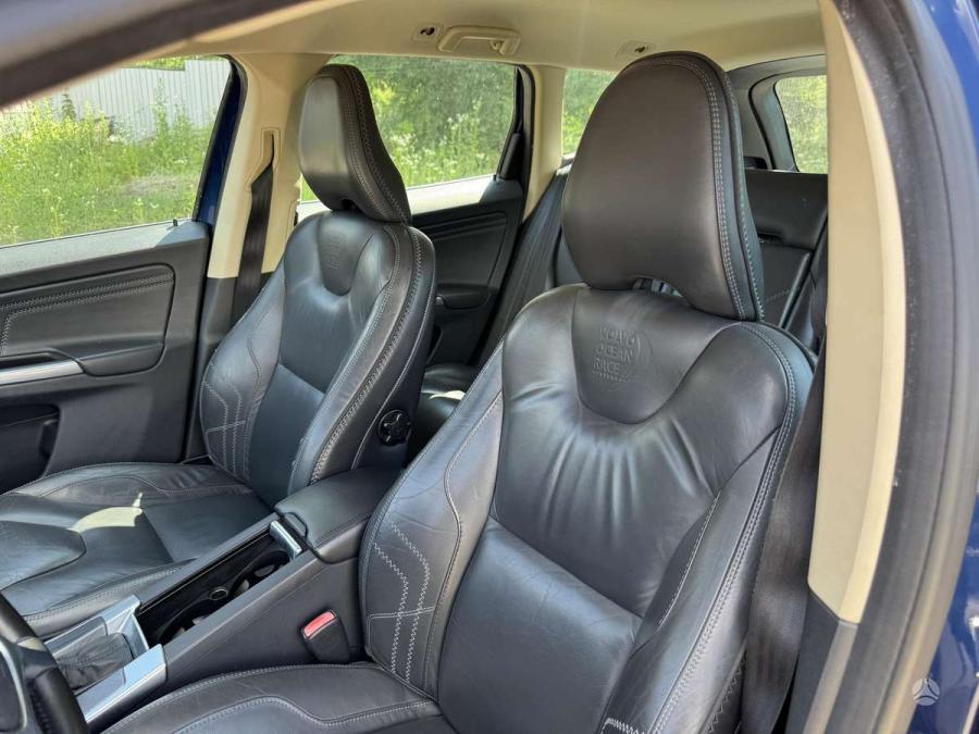 Zils Volvo XC60 2012 Alīta, ar dzinēja tilpumu 2.00 L un nobraukumu 291 tūkst. km par 8450 €, foto 9 vietnē AUTOMOTO.COM.LV