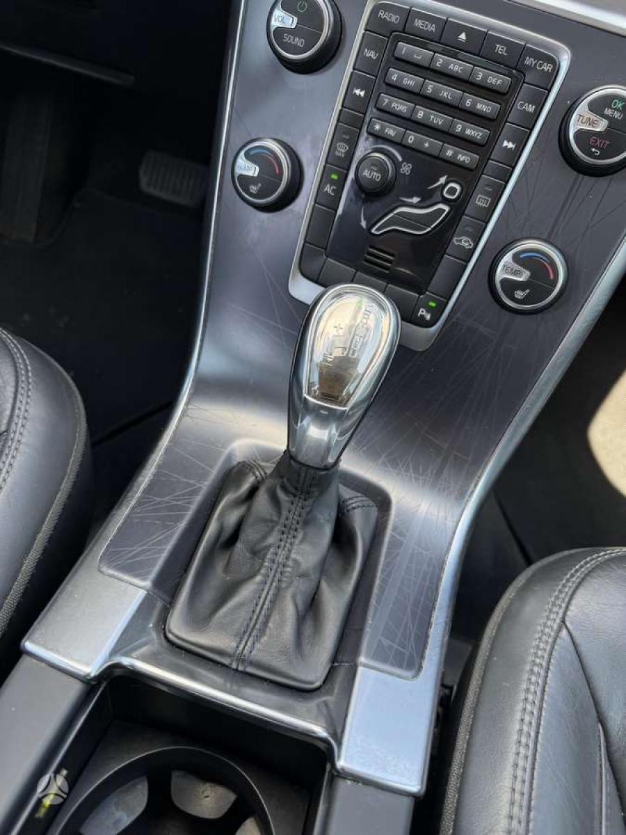 Zils Volvo XC60 2012 Alīta, ar dzinēja tilpumu 2.00 L un nobraukumu 291 tūkst. km par 8450 €, foto 16 vietnē AUTOMOTO.COM.LV