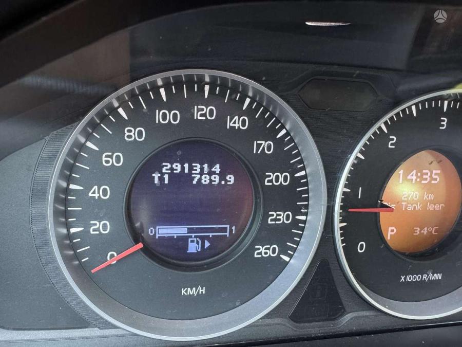 Zils Volvo XC60 2012 Alīta, ar dzinēja tilpumu 2.00 L un nobraukumu 291 tūkst. km par 8450 €, foto 24 vietnē AUTOMOTO.COM.LV