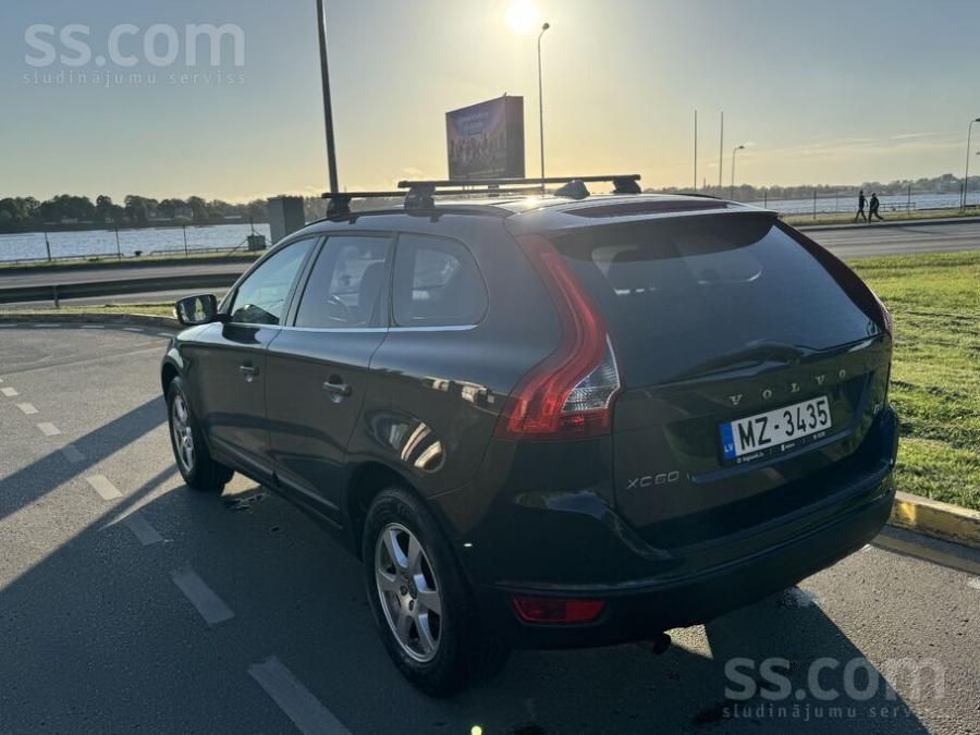 Blue Volvo XC60 2012 in Riga, with an engine capacity of 2.40 L and mileage of 251 thousand km for 5450 €, photo 3 on AUTOMOTO.COM.LV