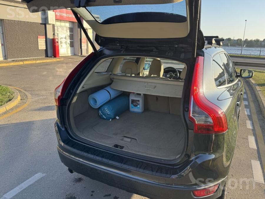 Blue Volvo XC60 2012 in Riga, with an engine capacity of 2.40 L and mileage of 251 thousand km for 5450 €, photo 6 on AUTOMOTO.COM.LV