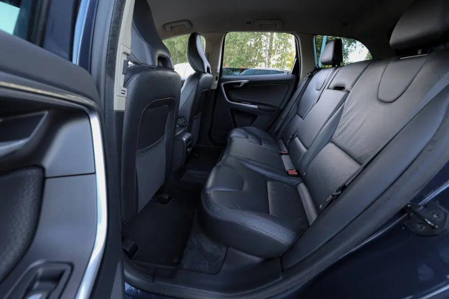 Zils Volvo XC60 2012 Jelgava, ar dzinēja tilpumu 2.00 L un nobraukumu 280 tūkst. km par 9990 €, foto 11 vietnē AUTOMOTO.COM.LV