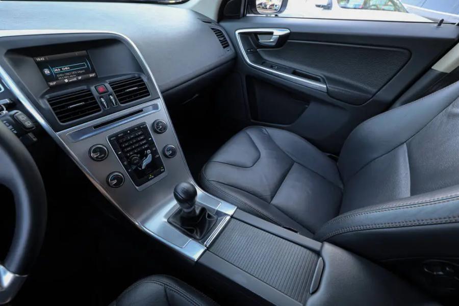 Zils Volvo XC60 2012 Jelgava, ar dzinēja tilpumu 2.00 L un nobraukumu 280 tūkst. km par 9990 €, foto 18 vietnē AUTOMOTO.COM.LV