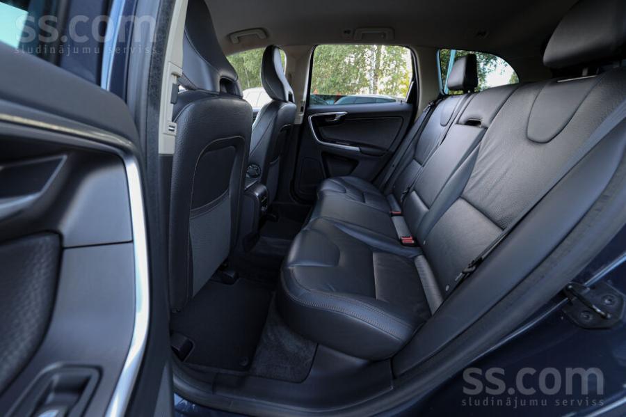 Zils Volvo XC60 2012 Jelgava, ar dzinēja tilpumu 2.00 L un nobraukumu 0 tūkst. km par 9990 €, foto 11 vietnē AUTOMOTO.COM.LV