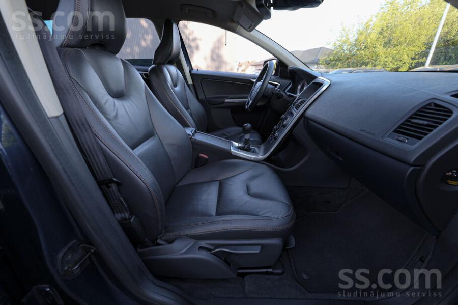 Zils Volvo XC60 2012 Jelgava, ar dzinēja tilpumu 2.00 L un nobraukumu 0 tūkst. km par 9990 €, foto 13 vietnē AUTOMOTO.COM.LV