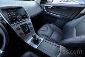 Zils Volvo XC60 2012 Jelgava, ar dzinēja tilpumu 2.00 L un nobraukumu 0 tūkst. km par 9990 €, foto 18 vietnē AUTOMOTO.COM.LV