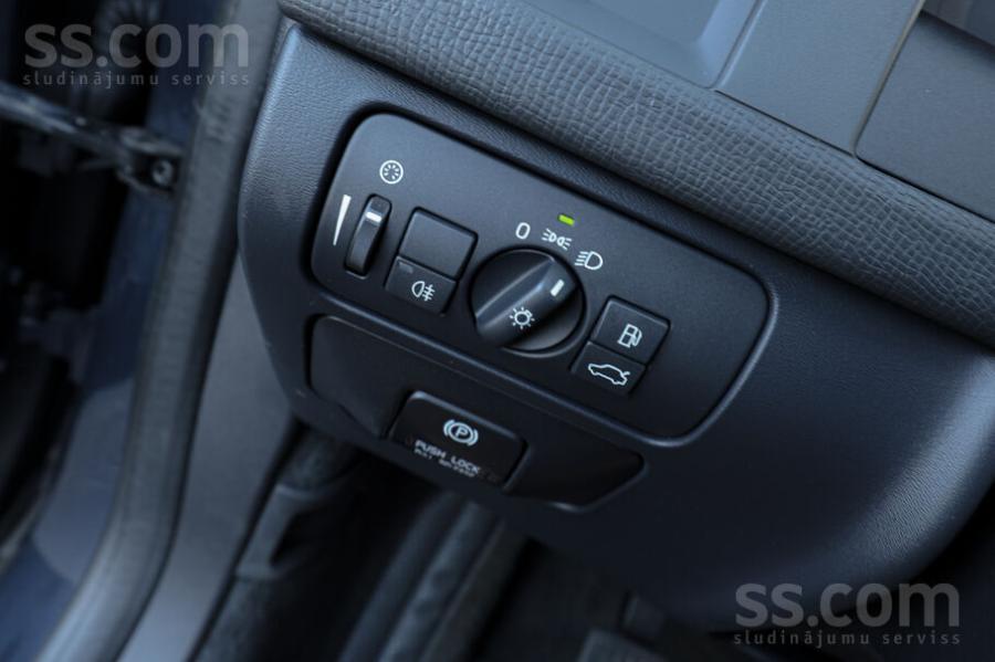 Zils Volvo XC60 2012 Jelgava, ar dzinēja tilpumu 2.00 L un nobraukumu 0 tūkst. km par 9990 €, foto 21 vietnē AUTOMOTO.COM.LV