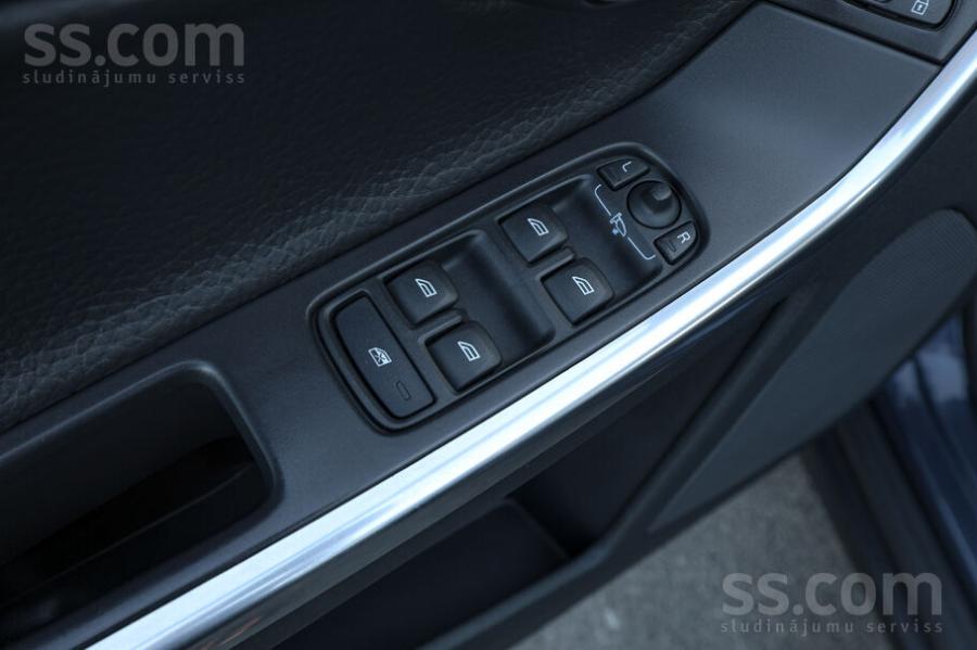 Zils Volvo XC60 2012 Jelgava, ar dzinēja tilpumu 2.00 L un nobraukumu 0 tūkst. km par 9990 €, foto 22 vietnē AUTOMOTO.COM.LV