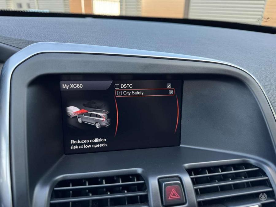 Zils Volvo XC60 2012 Alīta, ar dzinēja tilpumu 2.00 L un nobraukumu 291 tūkst. km par 8850 €, foto 14 vietnē AUTOMOTO.COM.LV